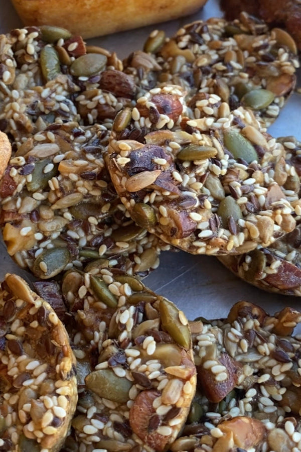 Dutch crackers with nuts & seeds ( 100 grams) (جلوتن فري)مقرمشات المكس ...